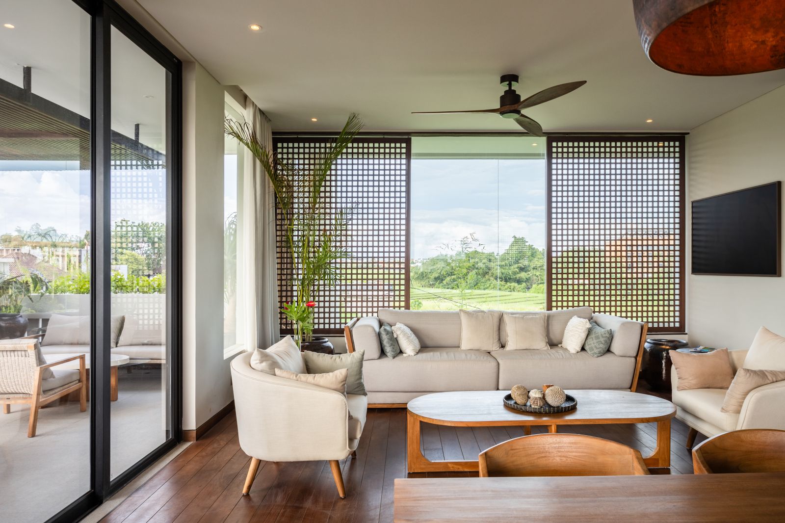 CHARMING CONTEMPORARY FLAIR VILLA - Properties Listing.