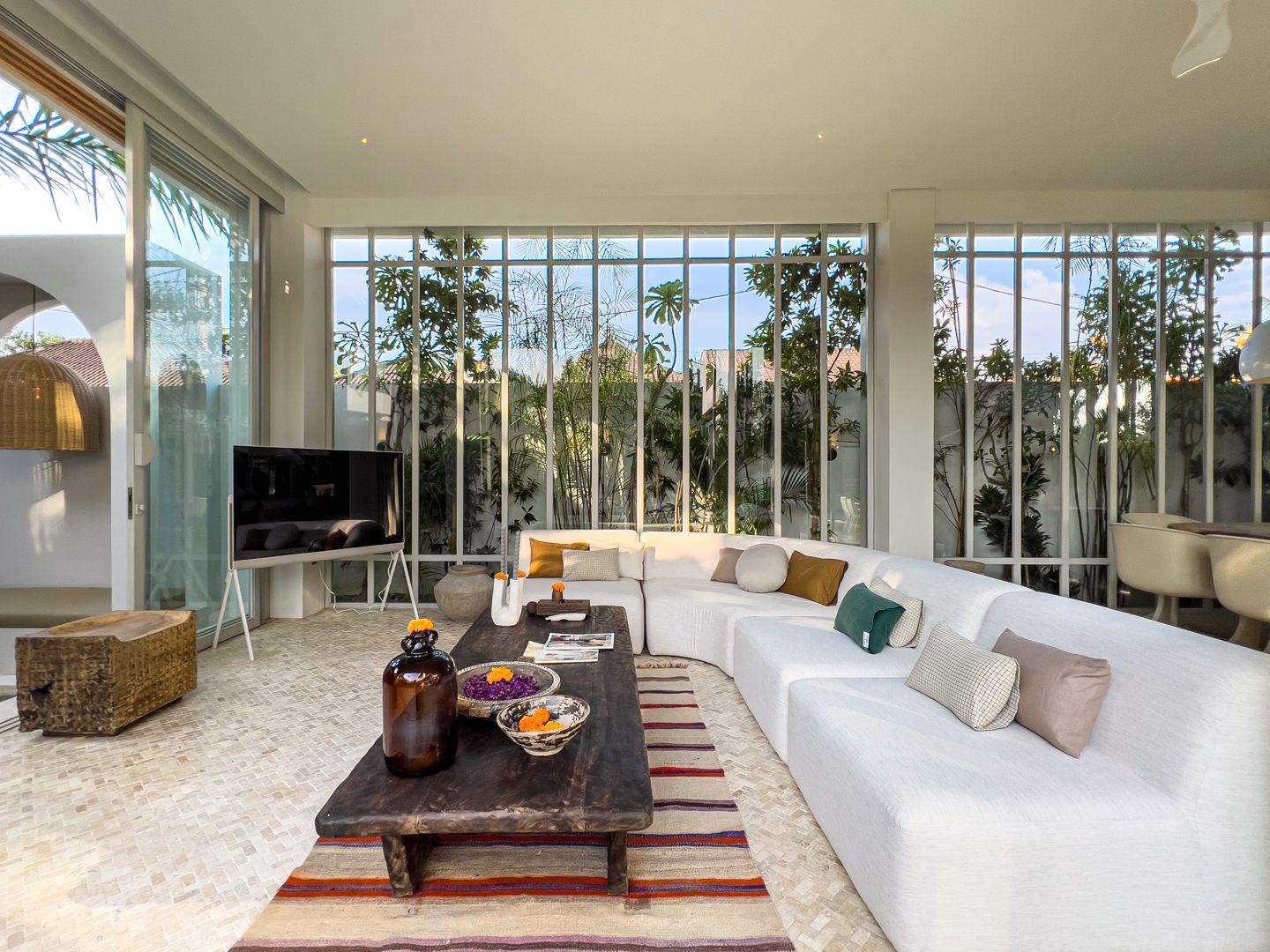 CHARMING VILLA ON PRIME LOCATION - Properties Listing.