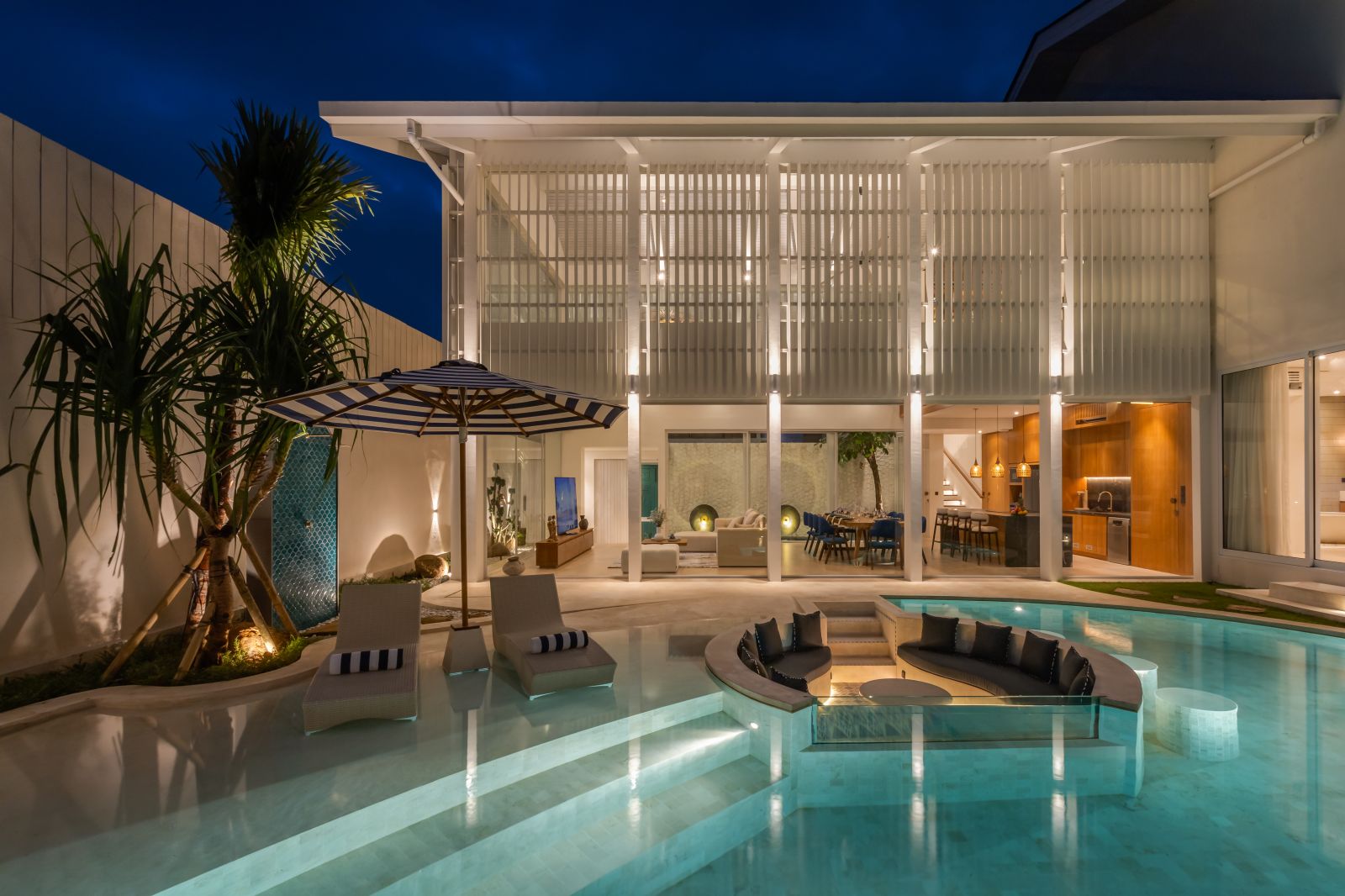 COASTAL CONTEMPORARY RESIDENCE - Exclusive Listing.