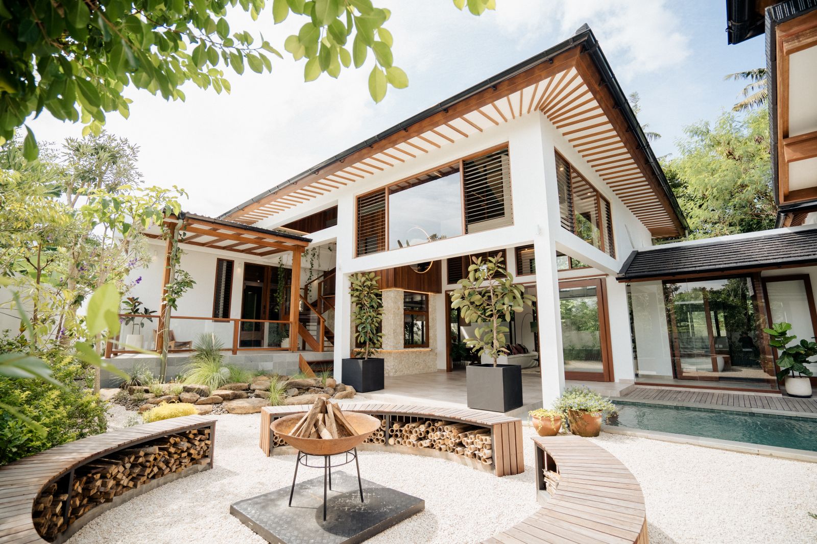 ROMANTIC SUMMER HOUSE - Properties Listing.